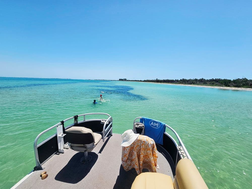 Sun Chaser 20 DLX Pontoon Rental Services - Manatee Marine